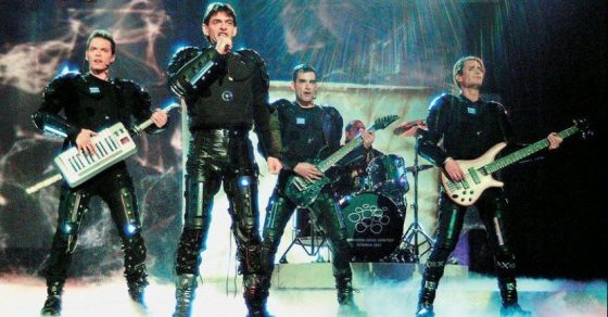 Μιχάλης Ρακιντζής: Ο μοναχικός «βασιλιάς» της ελληνικής ποπ που μας ...
