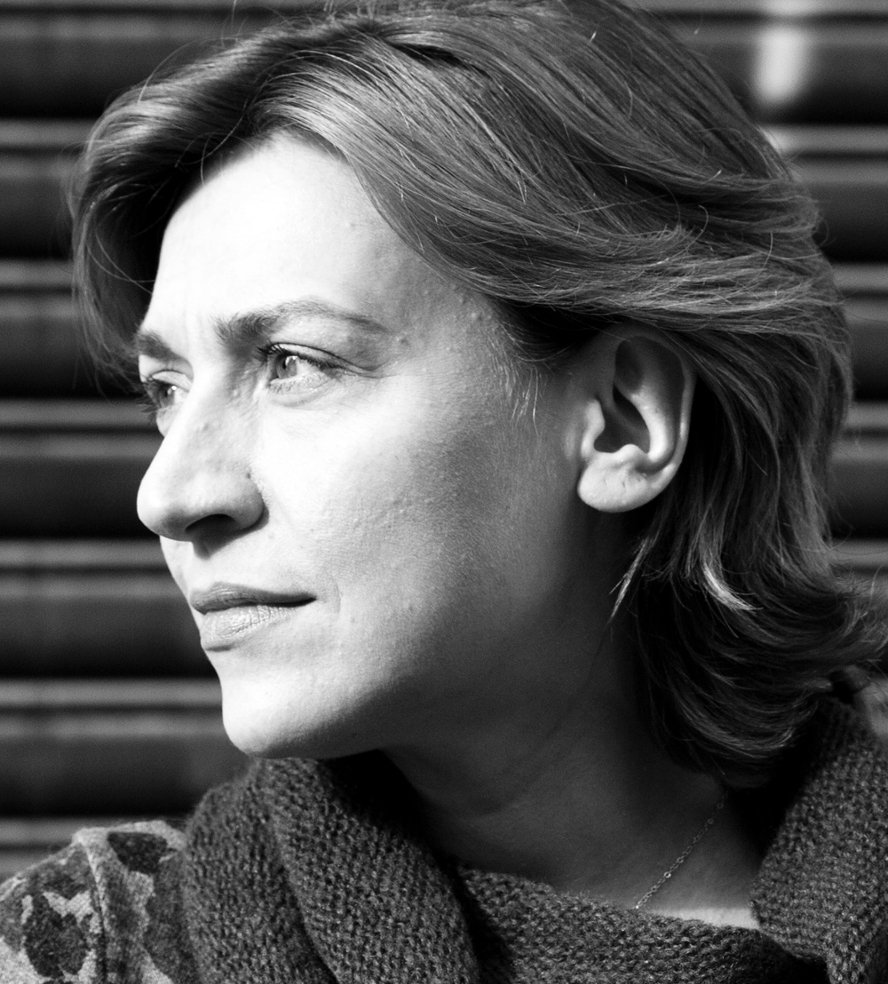 Η Μαρία Ζορμπά σπάει κάθε μέρα την παγωμένη λίμνη της