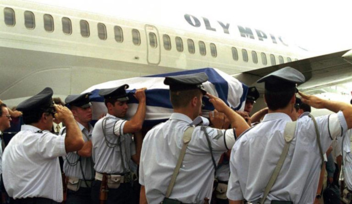 Βουτιά θανάτου: Η αεροπορική τραγωδία που σόκαρε την Ελλάδα το «μαύρο ...