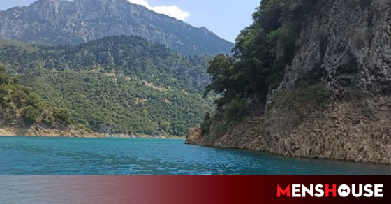 Η λίμνη που «κατάπιε» τον πολιτισμό: Ο υδάτινος παράδεισος των ...
