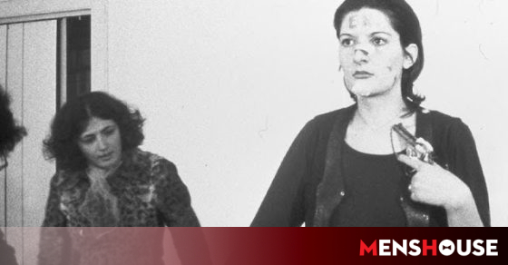 Rhythm 0: Το «πείραμα» της Μαρίνα Αμπράμοβιτς που έδειξε τη μοχθηρή ...